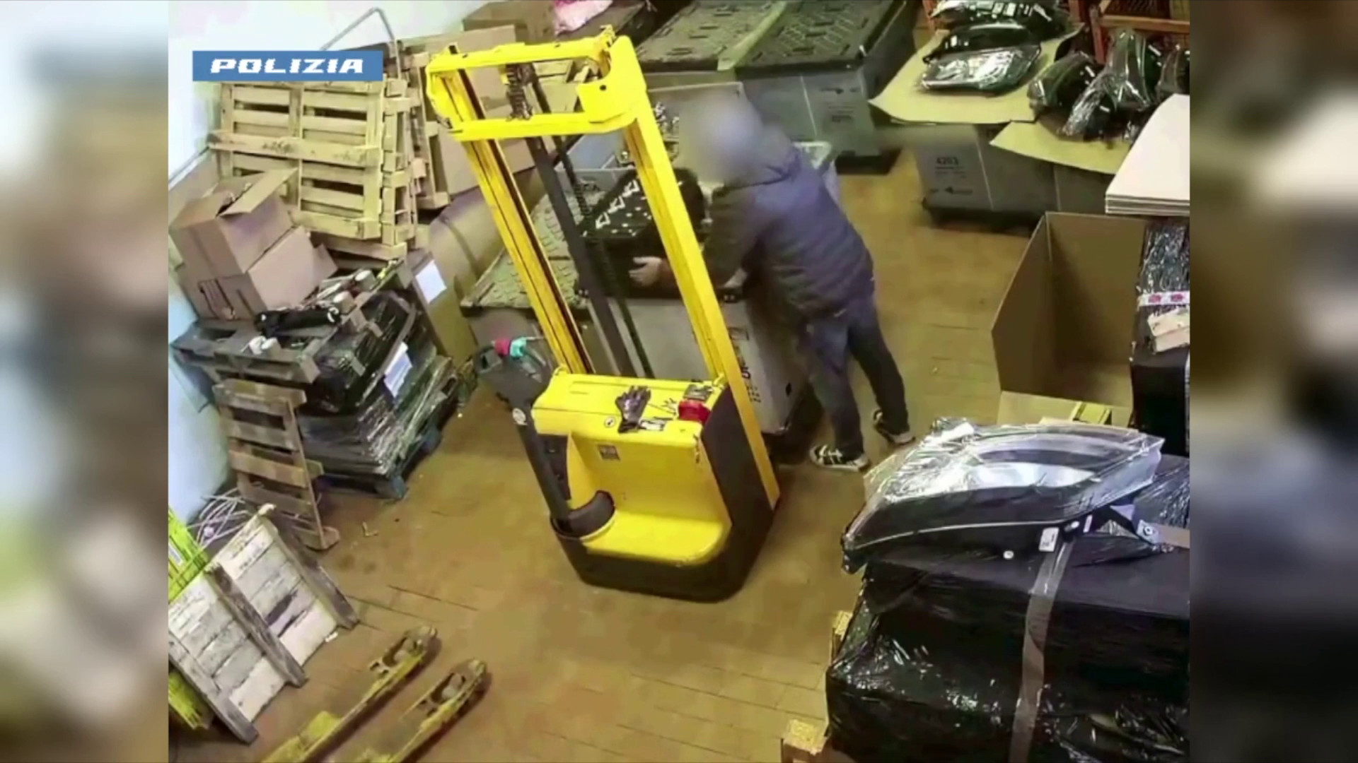 Furto E Ricettazione Di Ricambi Per Auto Arresti A Torino Nuovo Sud